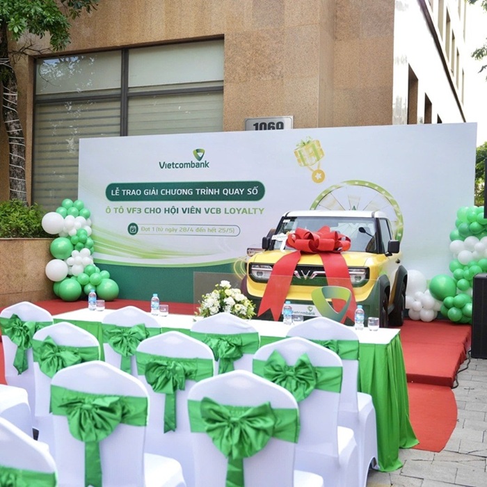 Vietcombank awards VinFast VF3 Car to lucky winner of VCB Loyalty program