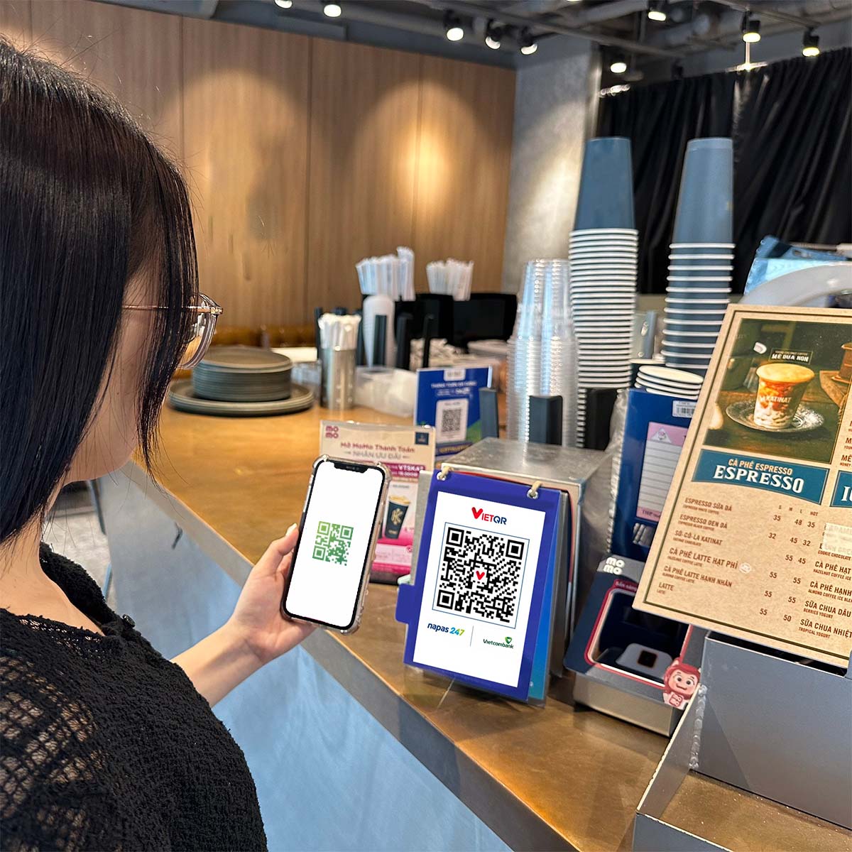 Thai tourists were able to "scan" QR codes and pay at Vietcombank’s ...